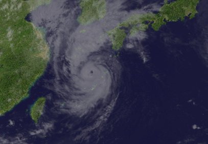 Le cyclone Goni balaye le sud du Japon, plus de cent vols annulés ...