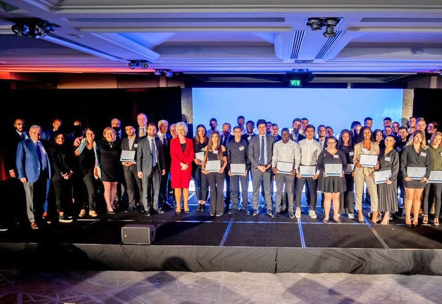 Comment Hyatt avec RiseHy forme des jeunes des quartiers à l'hôtellerie ...