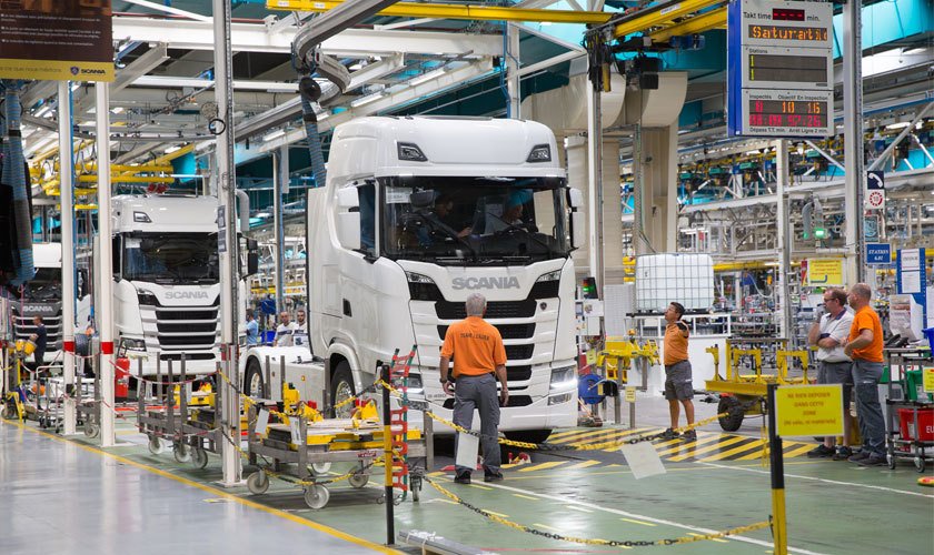 IMAGE. L'usine Scania d'Angers produit le "Camion de l'année 2017 ...