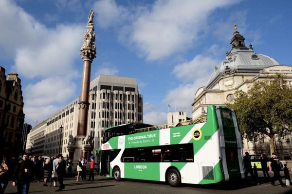 RATP Dev met en service le premier car sightseeing électrique de Londres - Bus & Car
