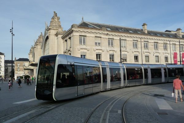 La région finance le tramway de la Métropole de Tours - Bus & Car